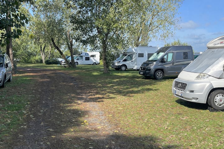 Emplacement Camping-car ÉLectrifié 1/6 Personnes - Loire-Atlantique