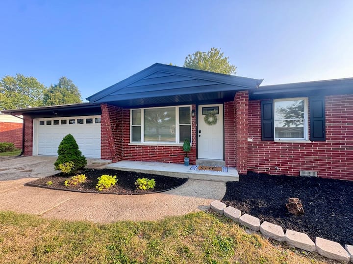 Fairview Prime Area  Near Stl + Afb , Walk To Park - Belleville, IL