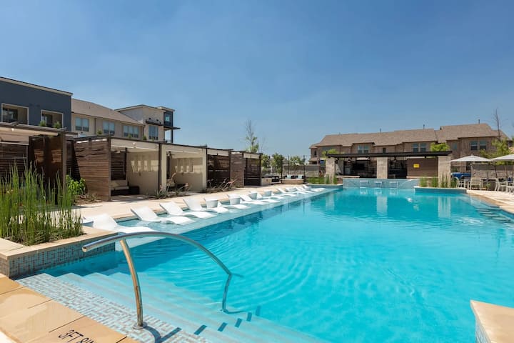 Landing | Incredible 2bd, Game Room, Gym - Euless, TX