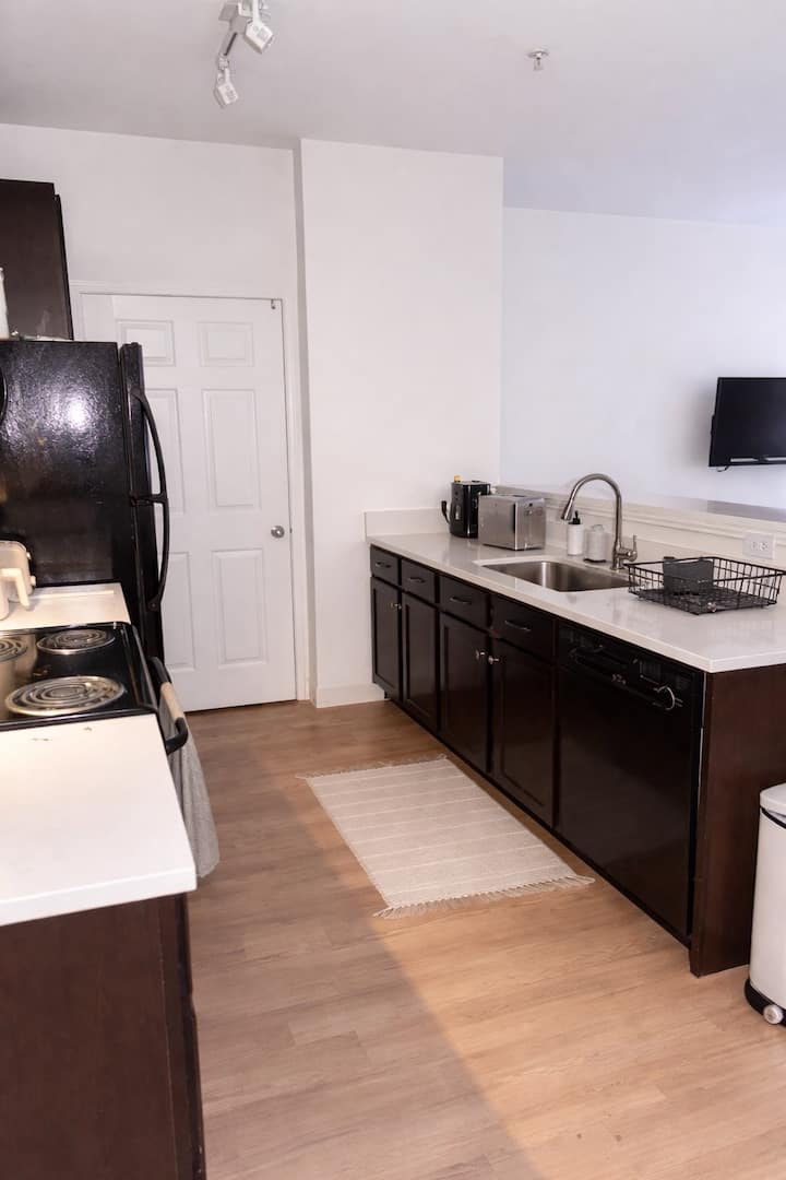 Cozy Apartment! Directly Behind Red Mile! - Lexington, KY