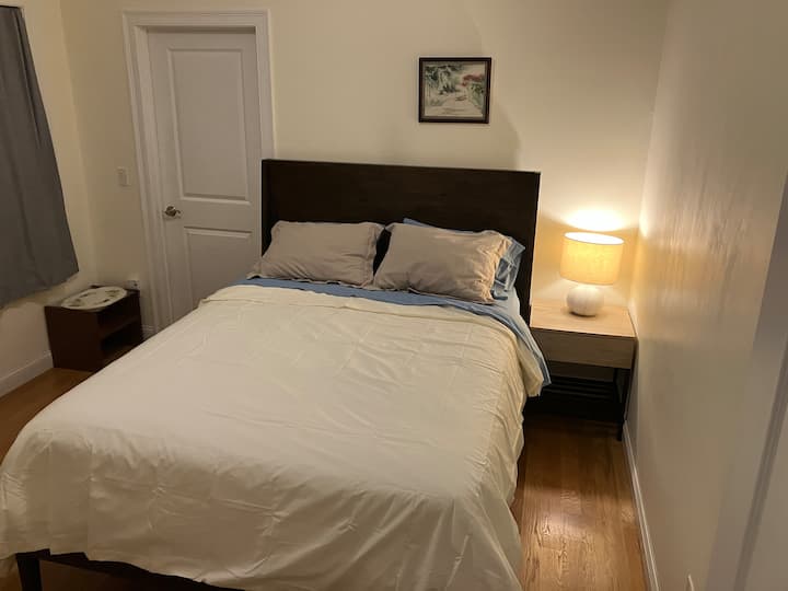 Davis Sq Retreat W/ Parking - Somerville, MA