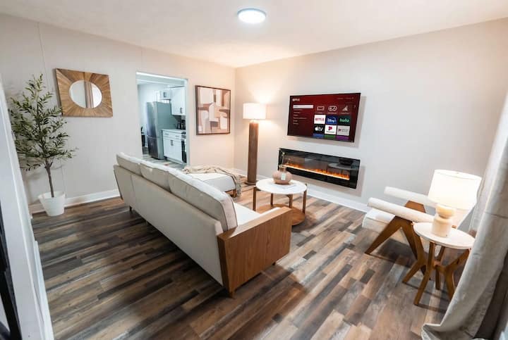 4br Home | Ideal For Long Stays - Joliet, IL