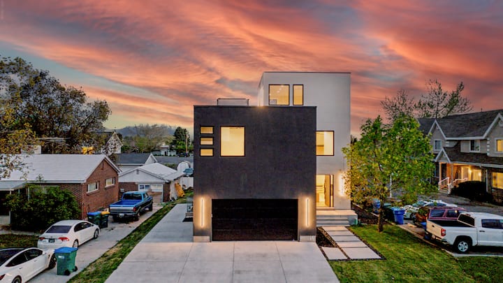 The Cherry Hill House | Rooftop Views + Hot Tub - Provo, UT