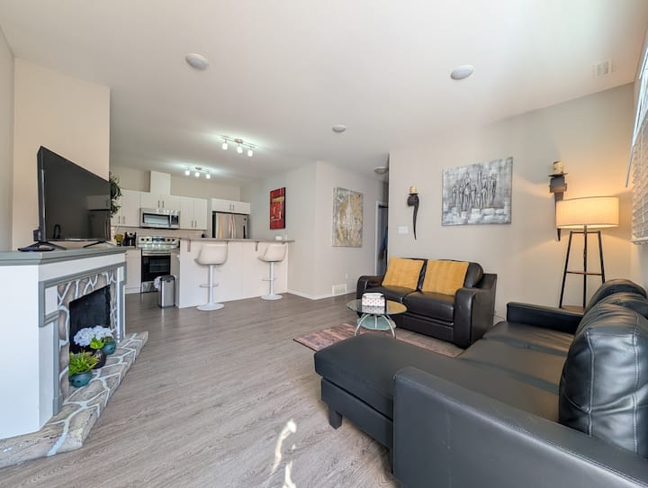 Bright& Cozy 2br Suite Near University & Amenities - Lethbridge