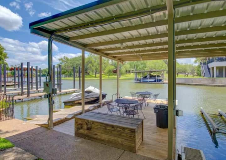 Waterfront Getaway~lake Access~deck~bbq Grill - Kingsland, TX