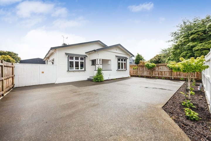 Charming Central Home Near The Arena - Palmerston North