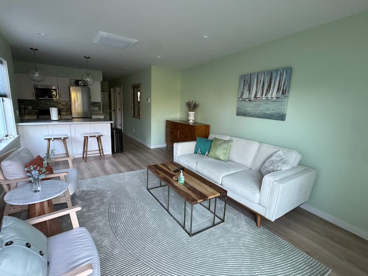 Modern Guesthouse Steps From The Beach - Santa Barbara, CA