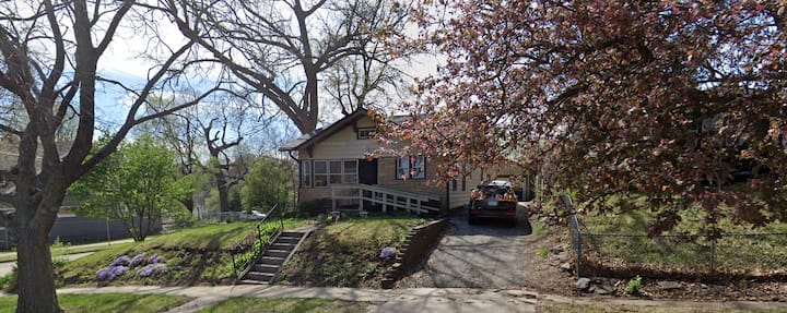 Fully Furnished 2br Near Downtown Des Moines - Des Moines, IA