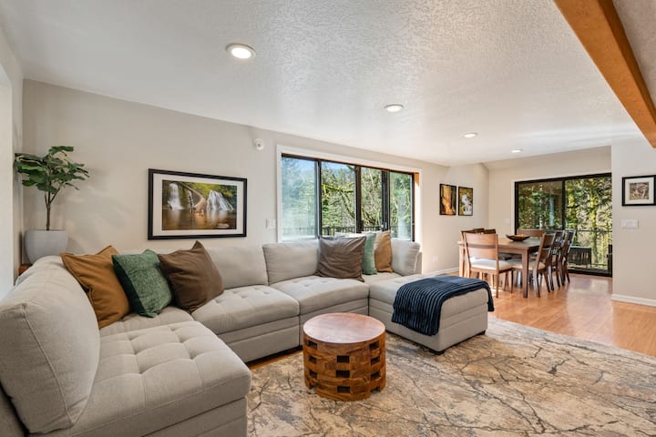 Peaceful 3br Retreat By The Falls - North Bend, WA