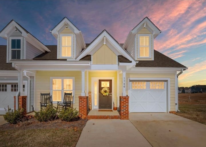 Momo's Townhouse - Graham-Mebane Lake
