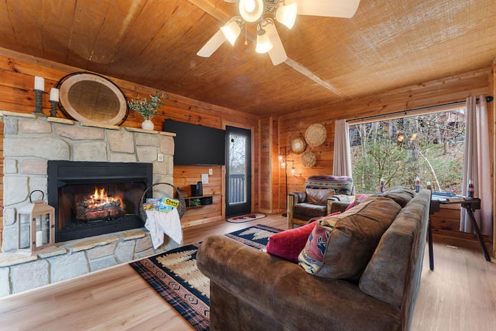 Location, Smoky Mountain View, Hot Tub, Games! - Gatlinburg, TN