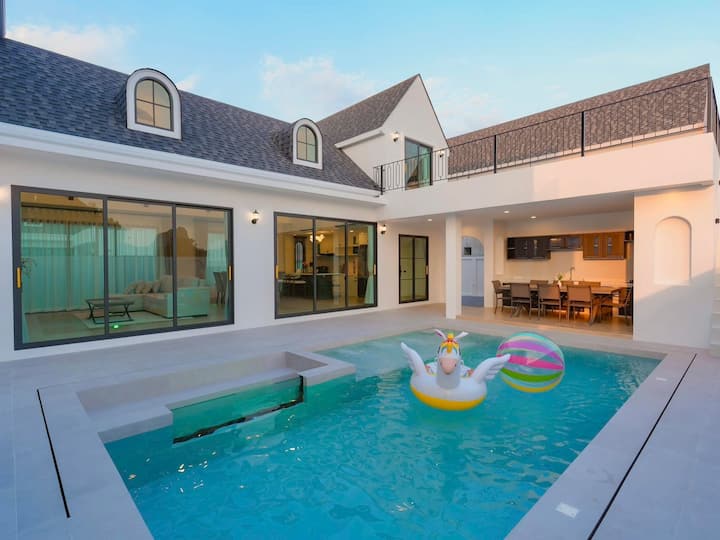 Luxurious Private Pool Villa With Mountain View - Rayong