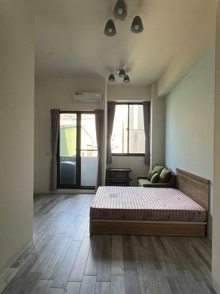 Enzo House （近亞太棒球場、永康火車站） - 구이런 구