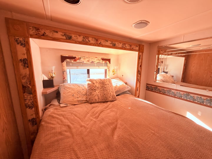 Private Spacious Rv - Menifee, CA
