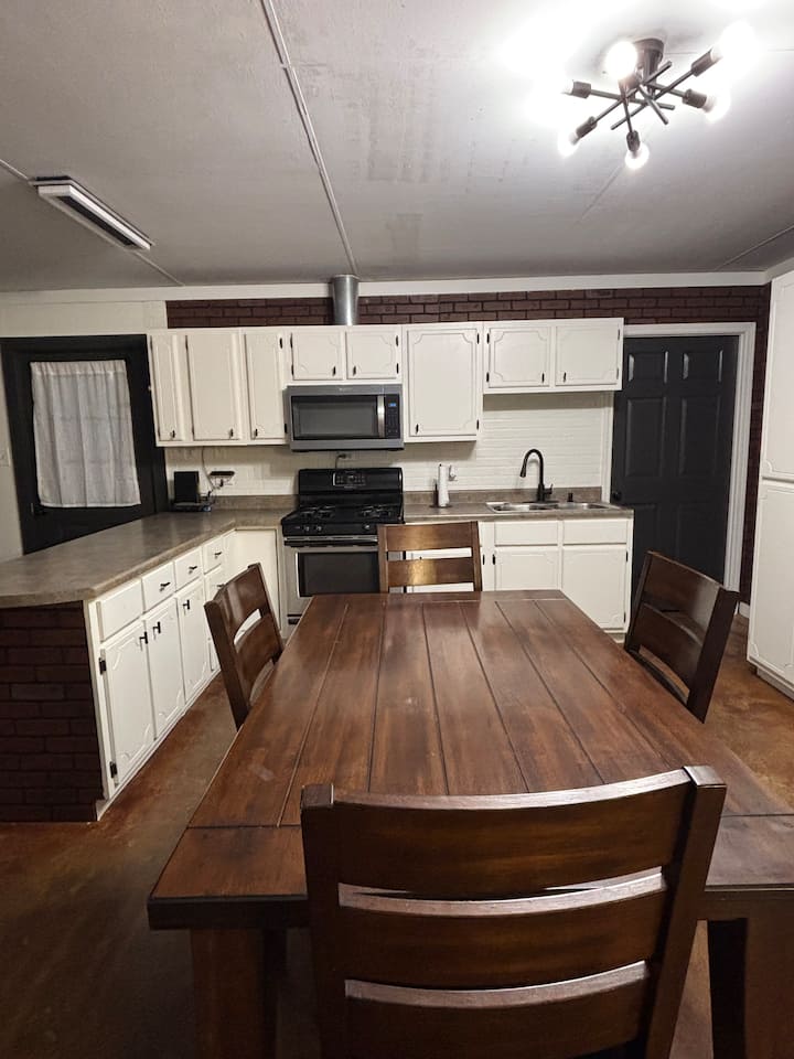 Meadows Mansion | 2 Mins To Bmcu - Blue Mountain, MS