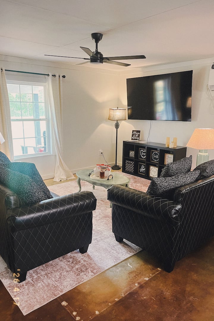 Meadows Mansion | 2 Mins To Bmcu - Blue Mountain, MS