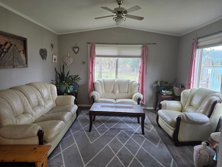 The Green Acre Retreat - Grand Forks