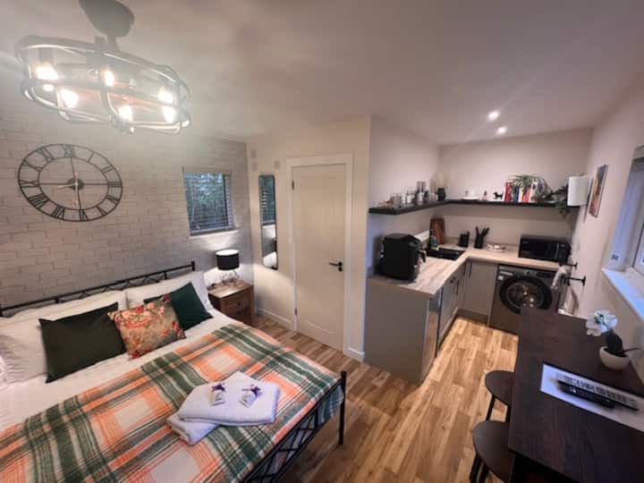 Garden Lodge - Wokingham