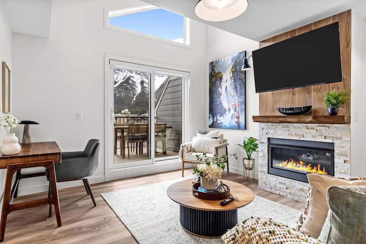 New Scenic Mtn Getaway|3br, Sleeps 9|bbq + Hot Tub - Canmore