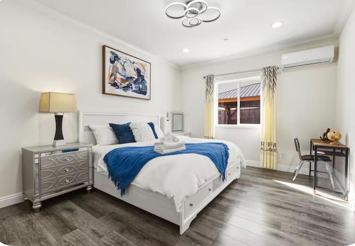 7br Home/10 Beds/4ba/3 Tvs - Eastvale, CA