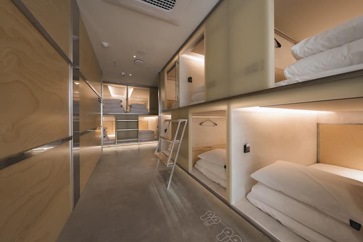 Female Only - Upper, 캡슐 2층 (여성 전용/성별 착오시 환불불가) - Seoul