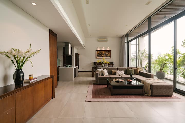 Spacious Lake Home • 2 Queen Beds • Balcony - China