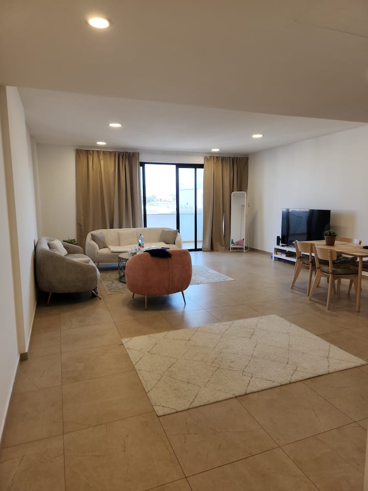 Luxury 2bhk Near Airport Spacious Living, - Mascate