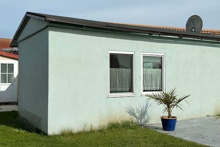 Kleines Ferienhaus Auf Rügen In Großem Garten 4p - Sassnitz