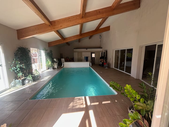 Villa Climatisée Avec Piscine Intérieure Chauffée - Beaucaire