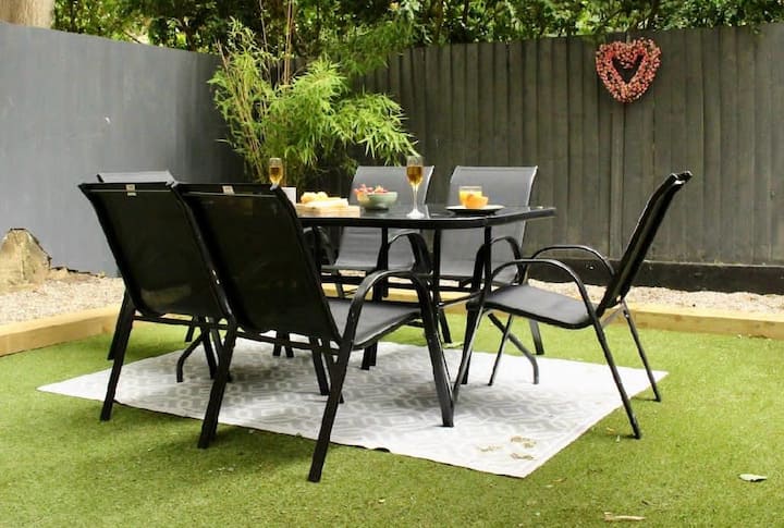Premium 3br | Garden + Hot Tub | Desk | Sleeps 8 - Fulham