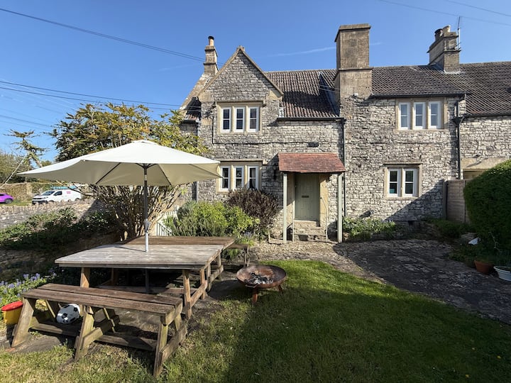 Cottage In Beautiful Village On Outskirts Of Bath - Bath