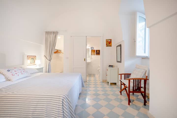 Azzurro 1855 - Elegante, Atmosfera Autentica - Fasano