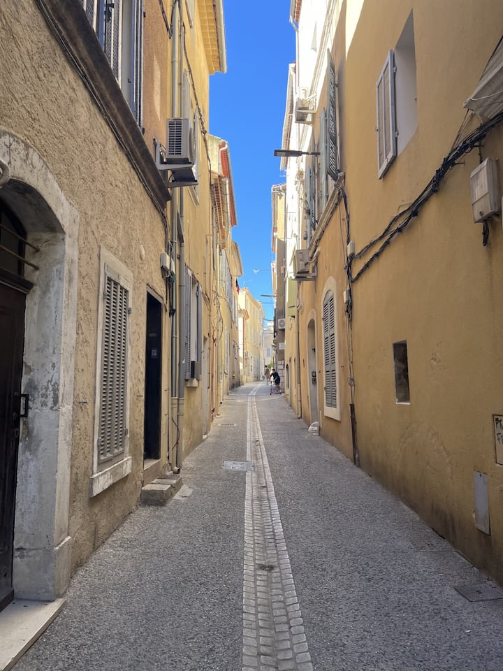 Appartement Centre Ville, à 2 Min Du Port - La Ciotat