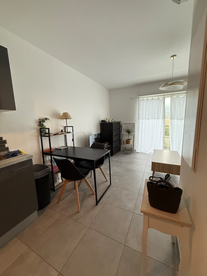 Charmant Studio - Corte
