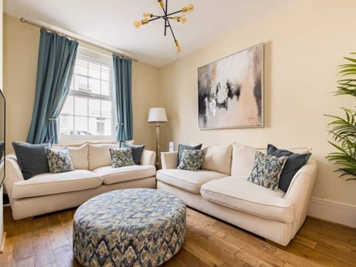 Stylish 3-bedroom Home With Garden In The City - Salisbury