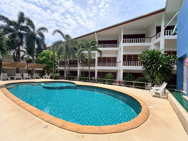 Suite éLégante Avec Balcon Et Vue Sur La Piscine - Patong Beach