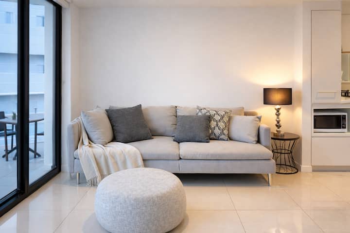 Cozy 1br W/ Parking | Walk To Everything - Brisbane