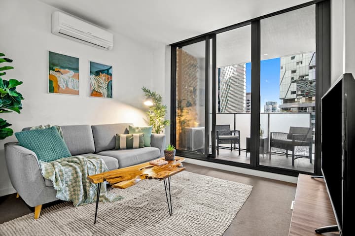Cosy Central 2b Apt | Pool, Gym With Skyline Views - Melbourne