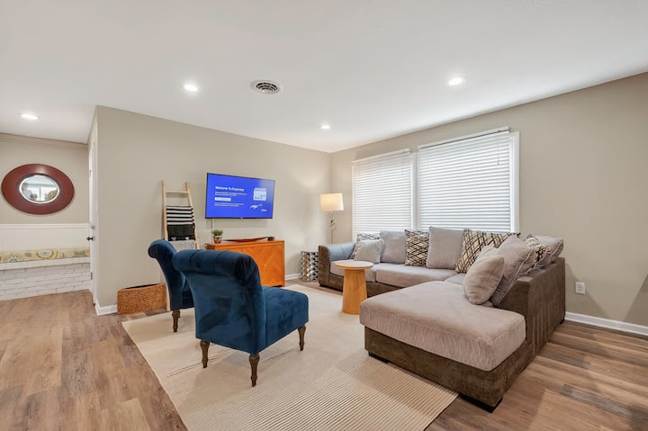 Spacious 2 Br 1.5b Lakeside Area - Fort Wayne, IN