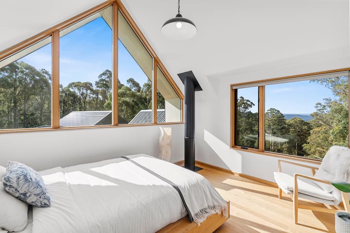 Yamagoya: 2 Bedroom Mountain Home Amongst Trees - Hobart