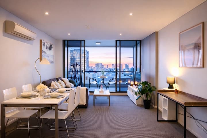Luxury 2br Skyline Views | Next To Cbd + Parking - Sydney