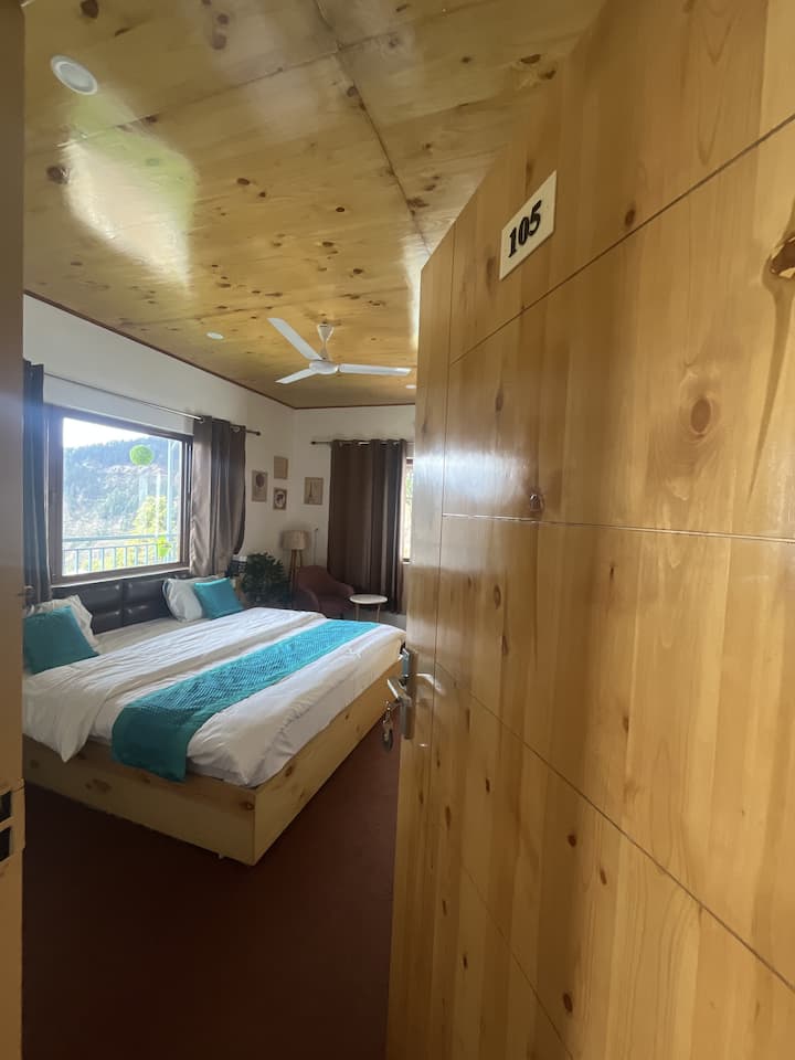 Cozy 4br Cabin Near Landour | Valley View Balcony - Mussoorie