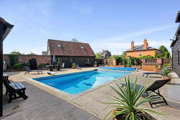 Charming Cotswold Barn Conversion | Sleeps 6+pool! - Tewkesbury