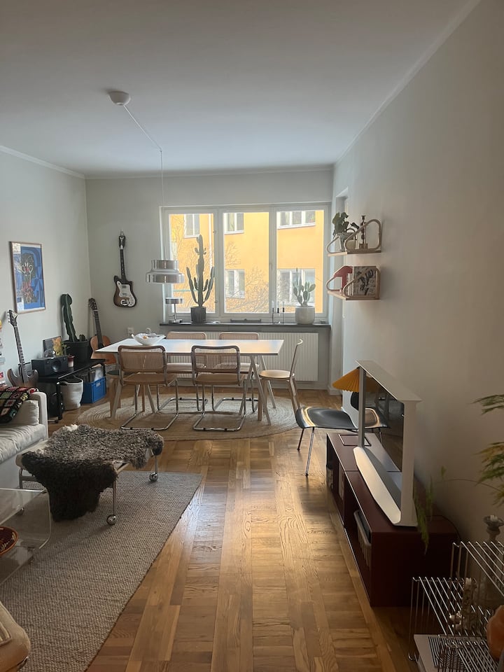 Mysig Tvåa I Midsommarkransen - Stockholm