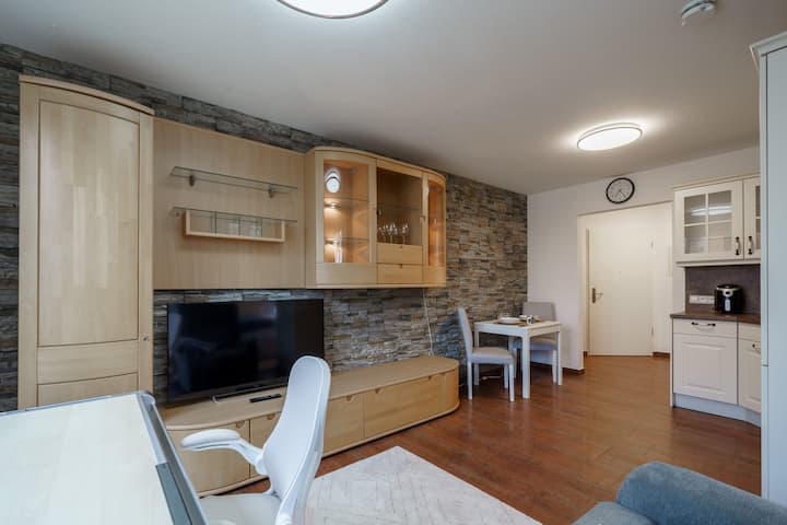 Modern Studio With Terrace Near The Trade Fair - Laatzen