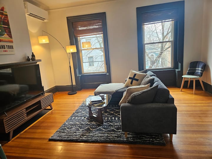 Stylish 2br Retreat Near Washington Park & Rpi Hub - Troy, NY