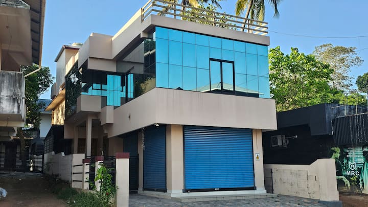 3 Bhk Flat In Alamcode (1st Floor) - Attingal