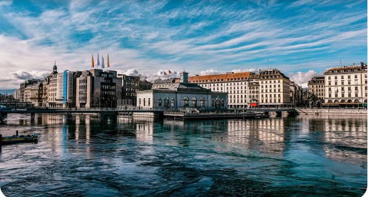 Centrale Gare Et à Pied Au Lac - Genève