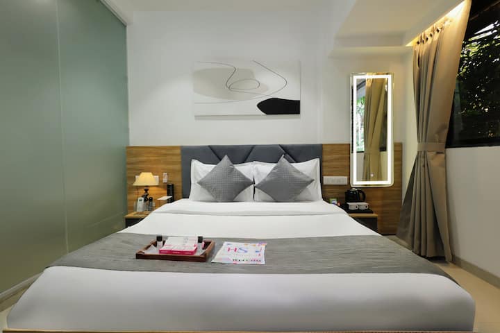 8 Bedroom Homeotel Near Bkc & Golf Club In Chembur - Mumbai