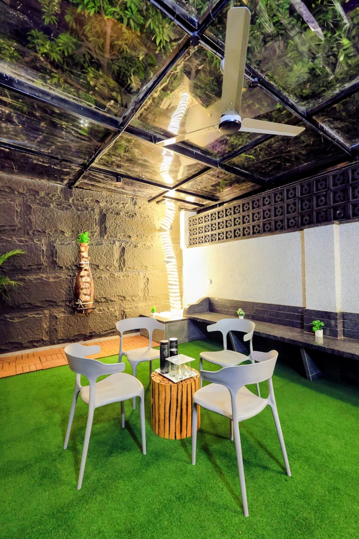 8 Bedroom Homeotel Near Bkc & Golf Club In Chembur - Mumbai